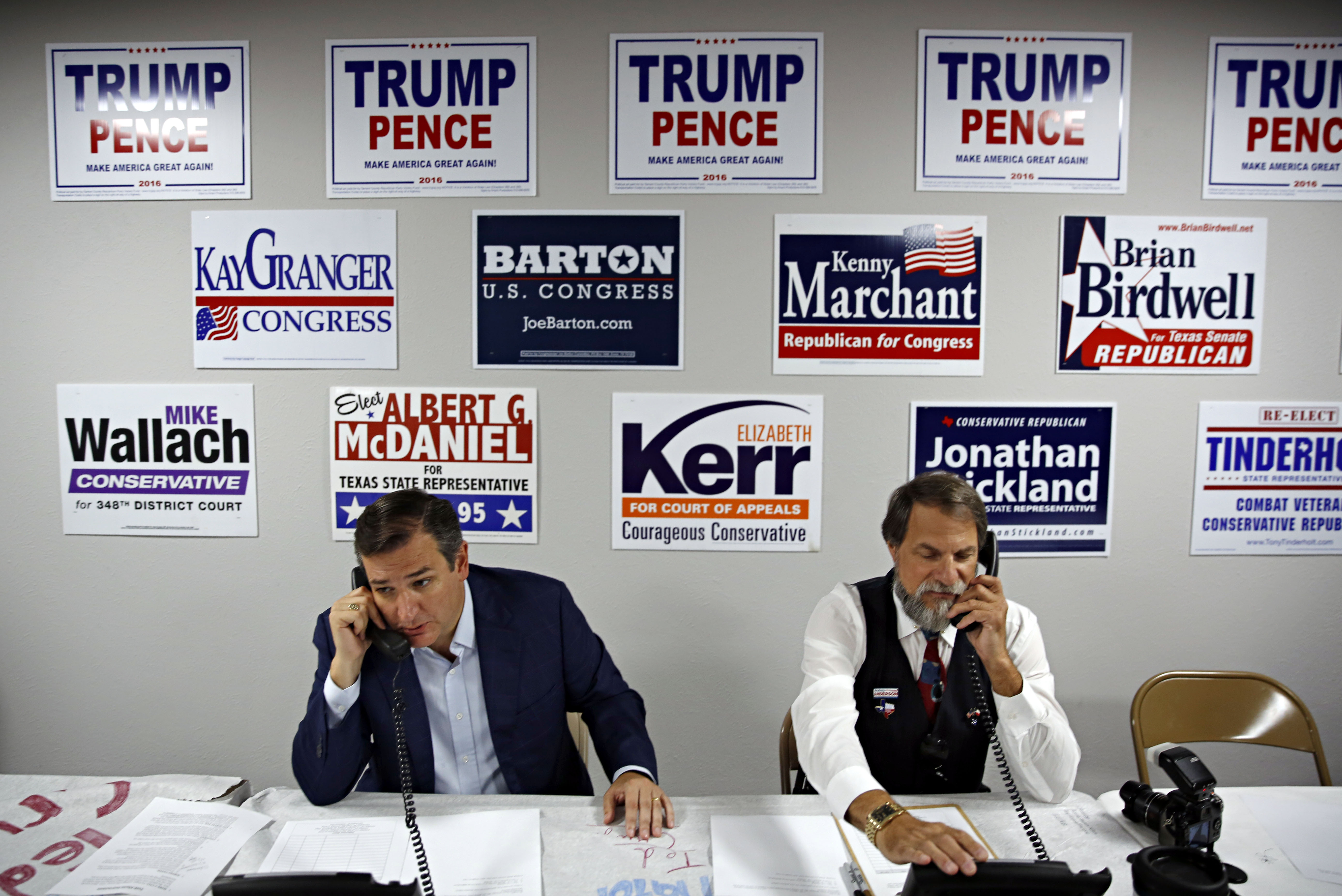 Ted Cruz Phone Banking U.S. Sens. Ted Cruz, Elizabeth Warren Introduce