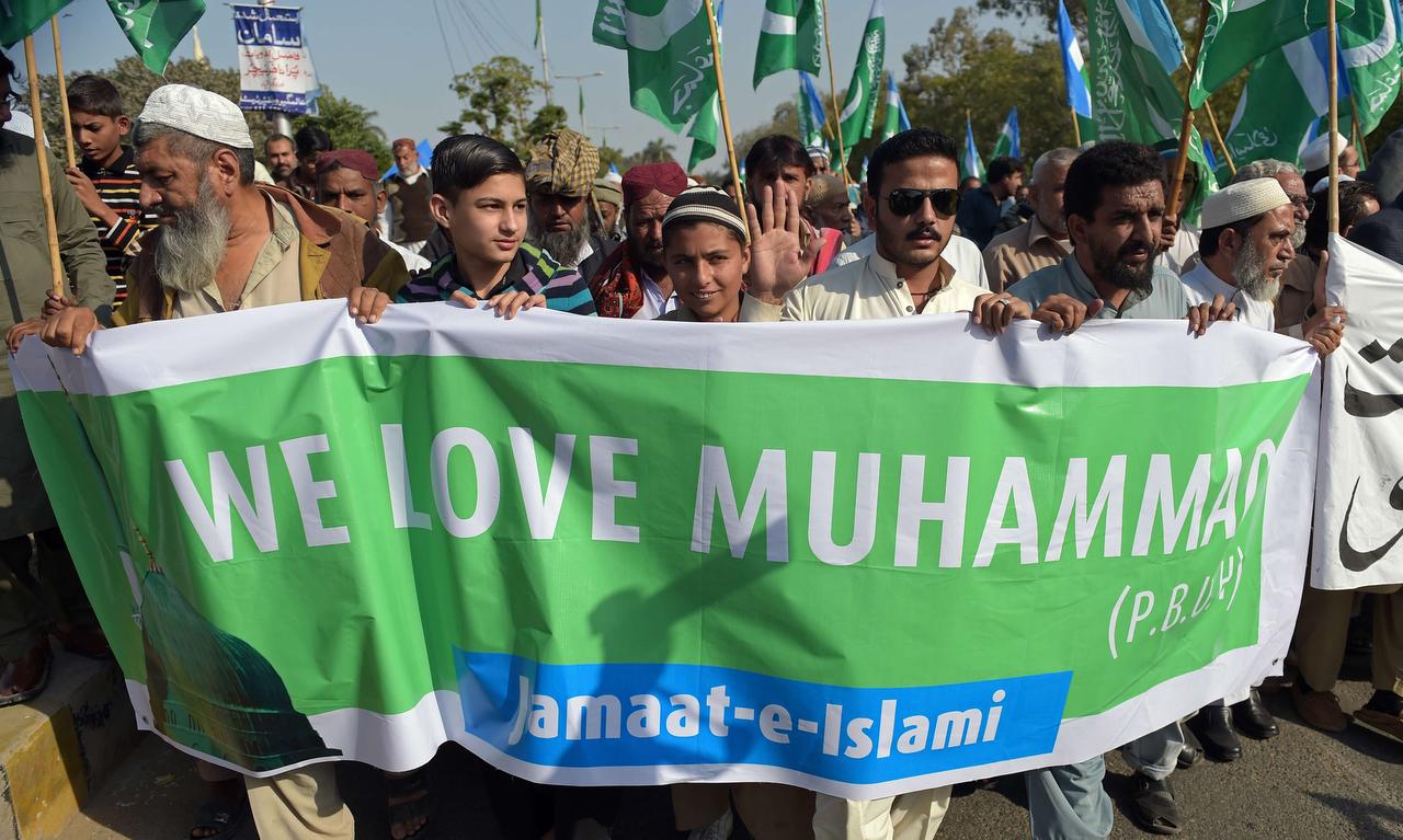 Salman Taseer Family Personal Pictures On The Loose